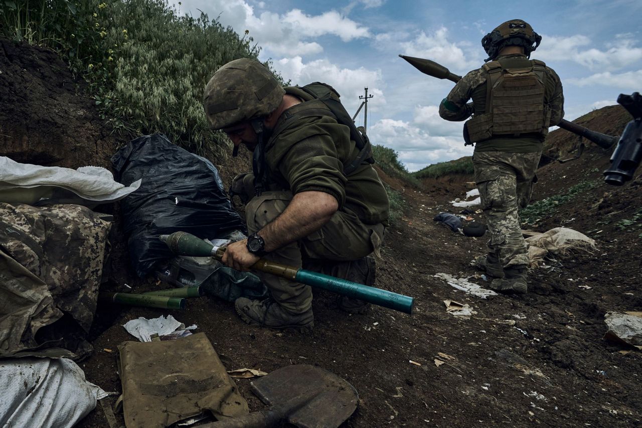 From GPS-guided bombs to electronic warfare, Russia improves its ...