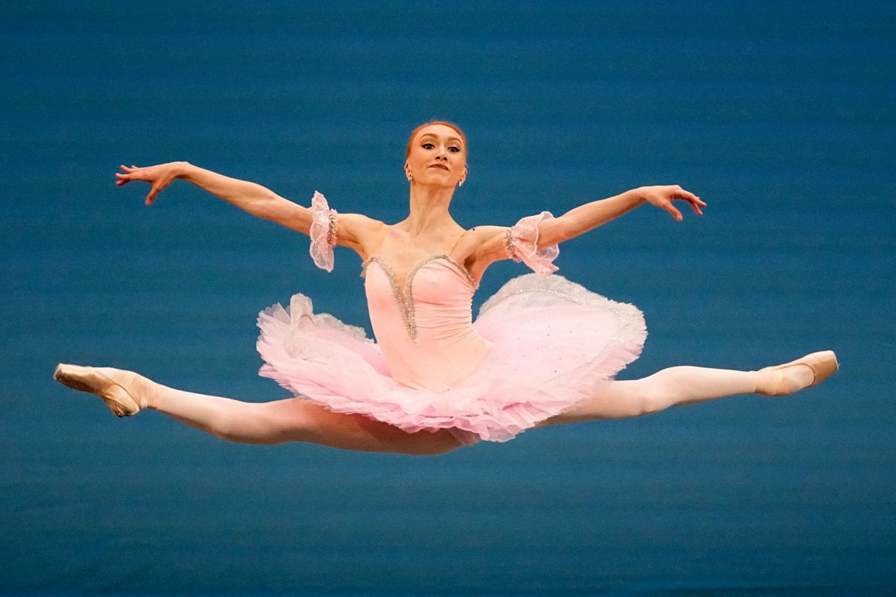 AP PHOTOS: Ballet competitors soar in Moscow at Bolshoi
