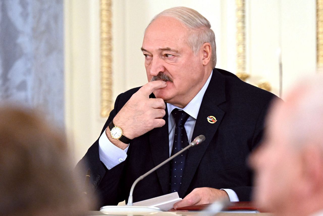 Putin and Lukashenko meet in St Petersburg to discuss ways to expand ...