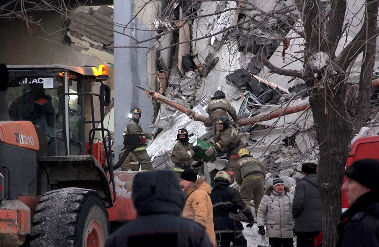 Russia: 4 dead in apartment collapse, apparent gas explosion