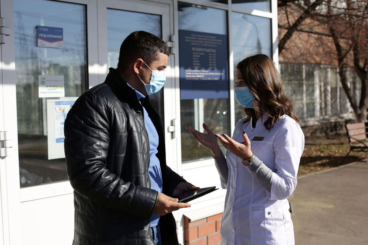 Siberians fight the pandemic by giving weary doctors a lift