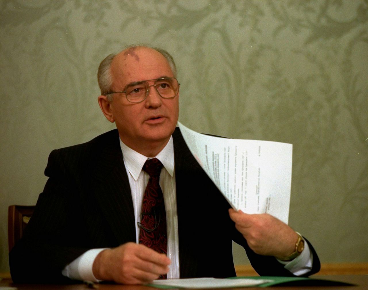 As Gorbachev resigned, AP photographer snapped historic shot