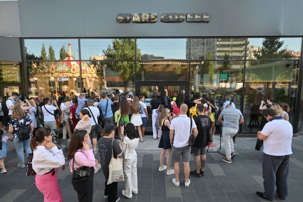Stars Coffee, anyone? Starbucks successor opening in Russia