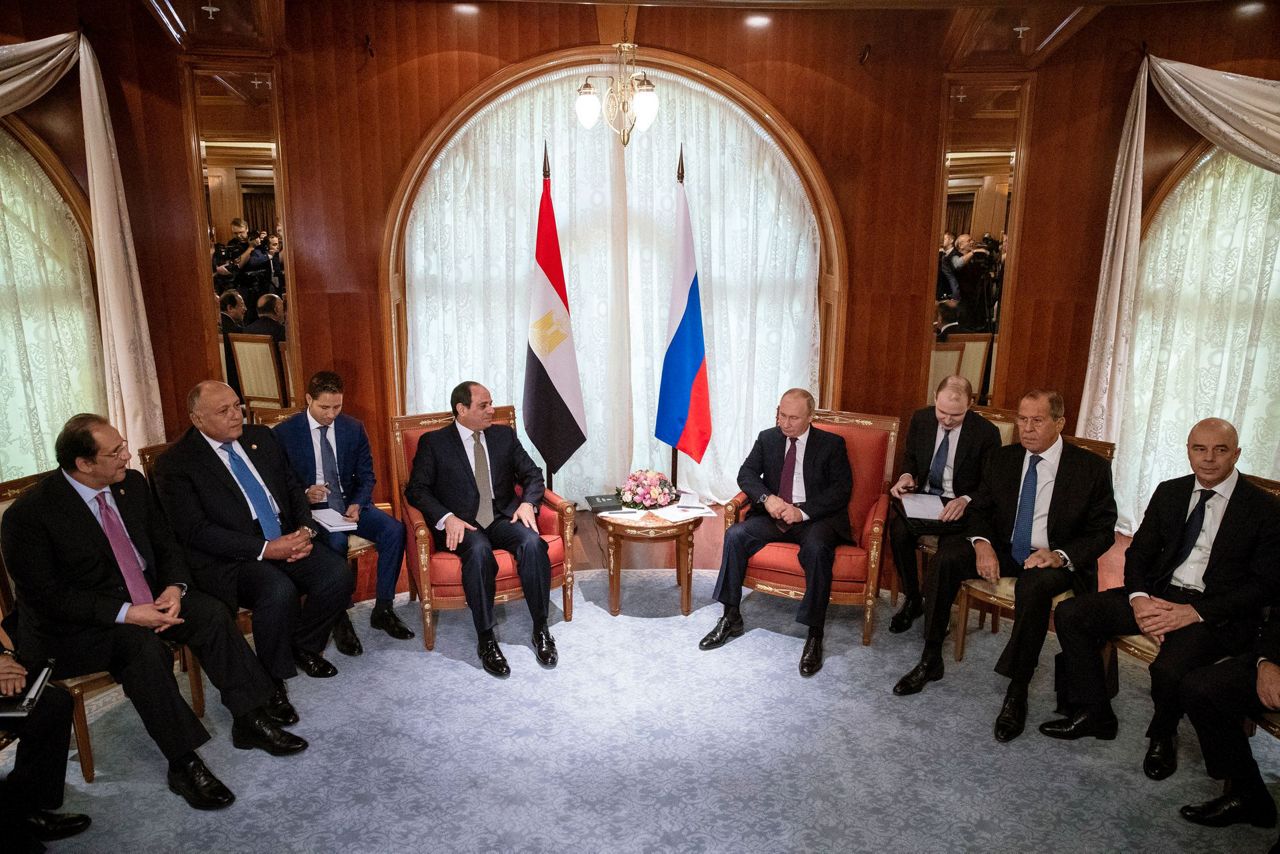 Russian and Egyptian presidents meet to boost trade
