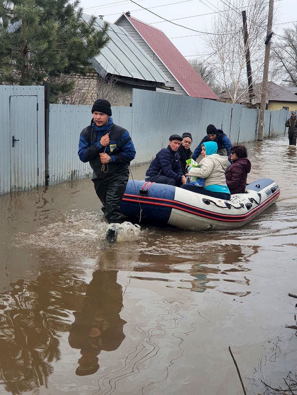 Thousands are evacuated after floods break a dam in the Russian city of ...
