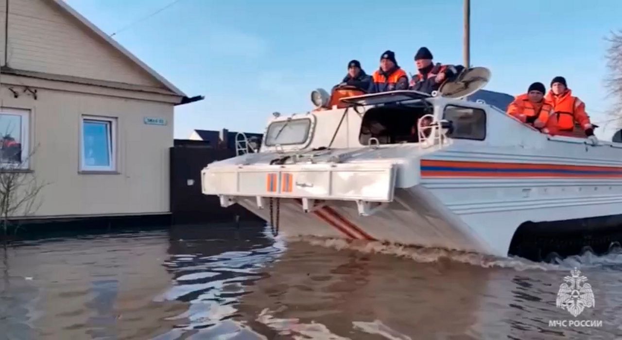 Thousands are evacuated after floods break a dam in the Russian city of ...