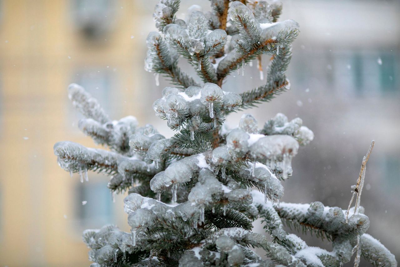 Thousands without heating, power in Russia after ice storm