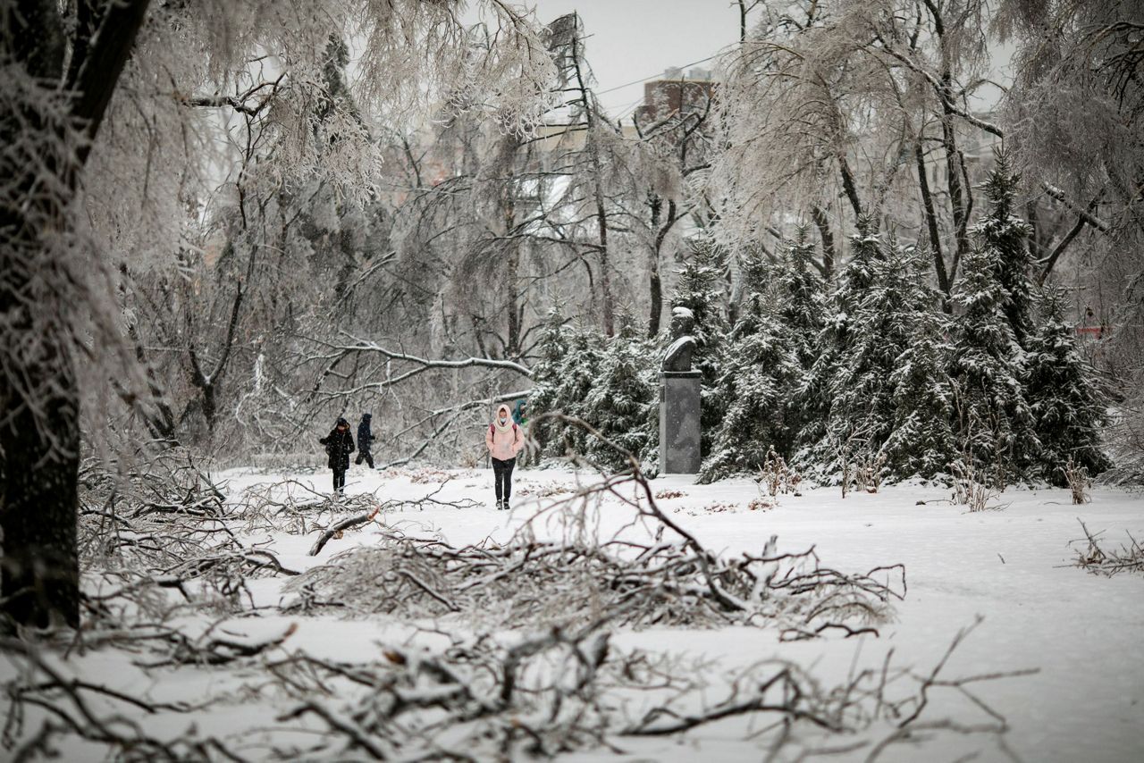 Thousands without heating, power in Russia after ice storm