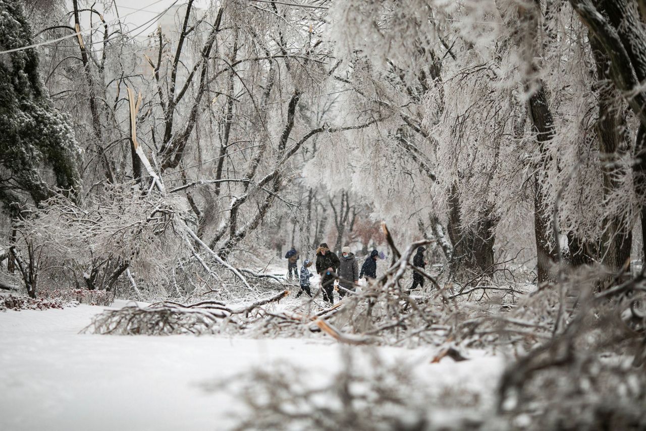 Thousands without heating, power in Russia after ice storm