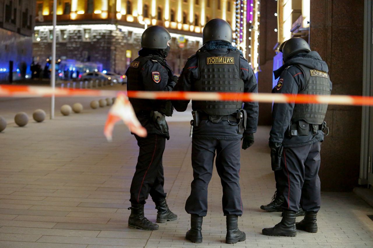 Gunman who shot officers in Moscow was rifle club member