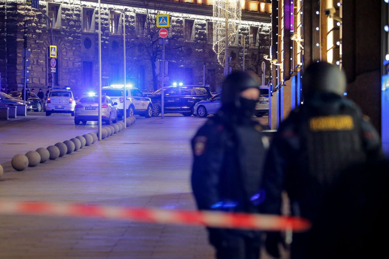Gunman who shot officers in Moscow was rifle club member