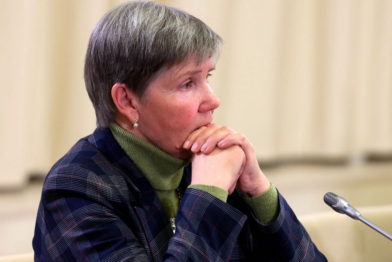 Putin decries media 'lies' at meeting with soldiers' mothers