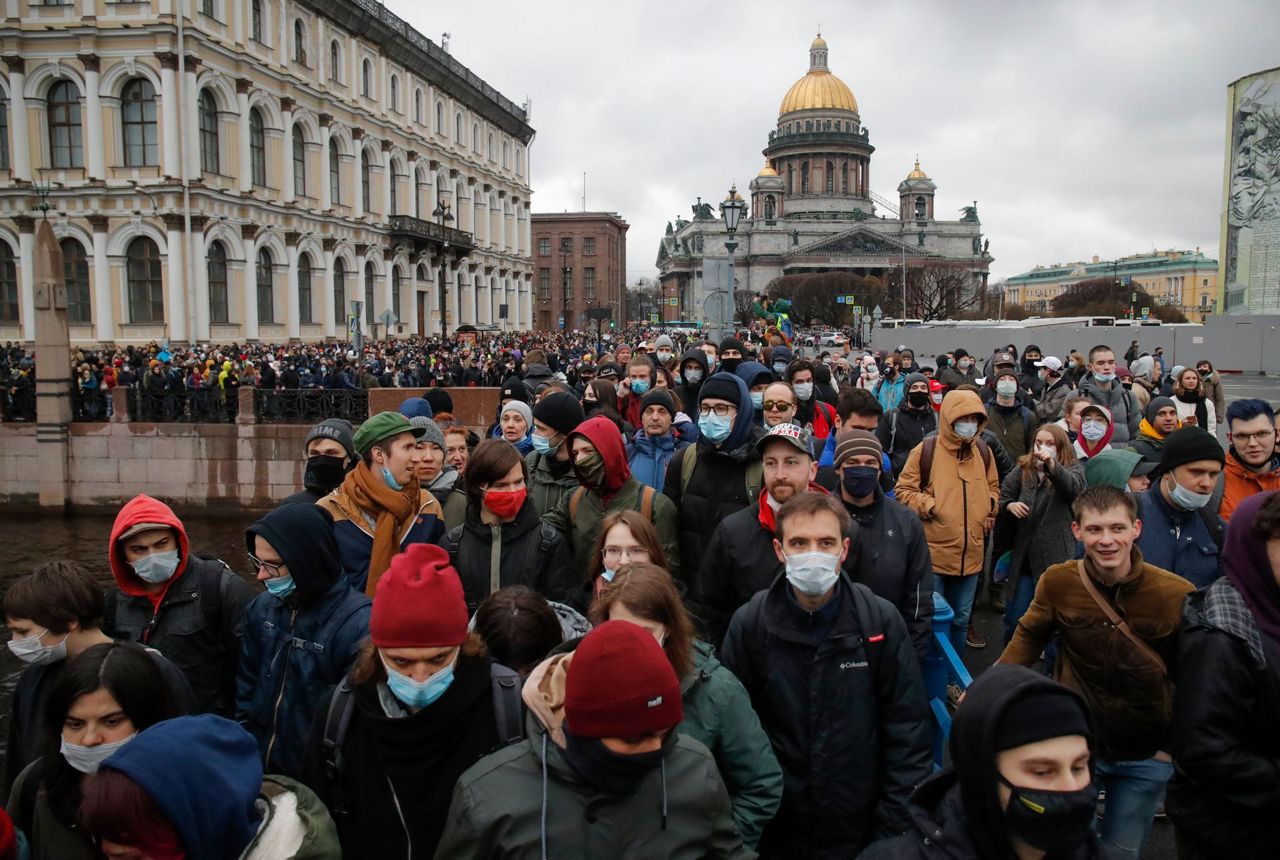 Top Navalny associates detained ahead of protests