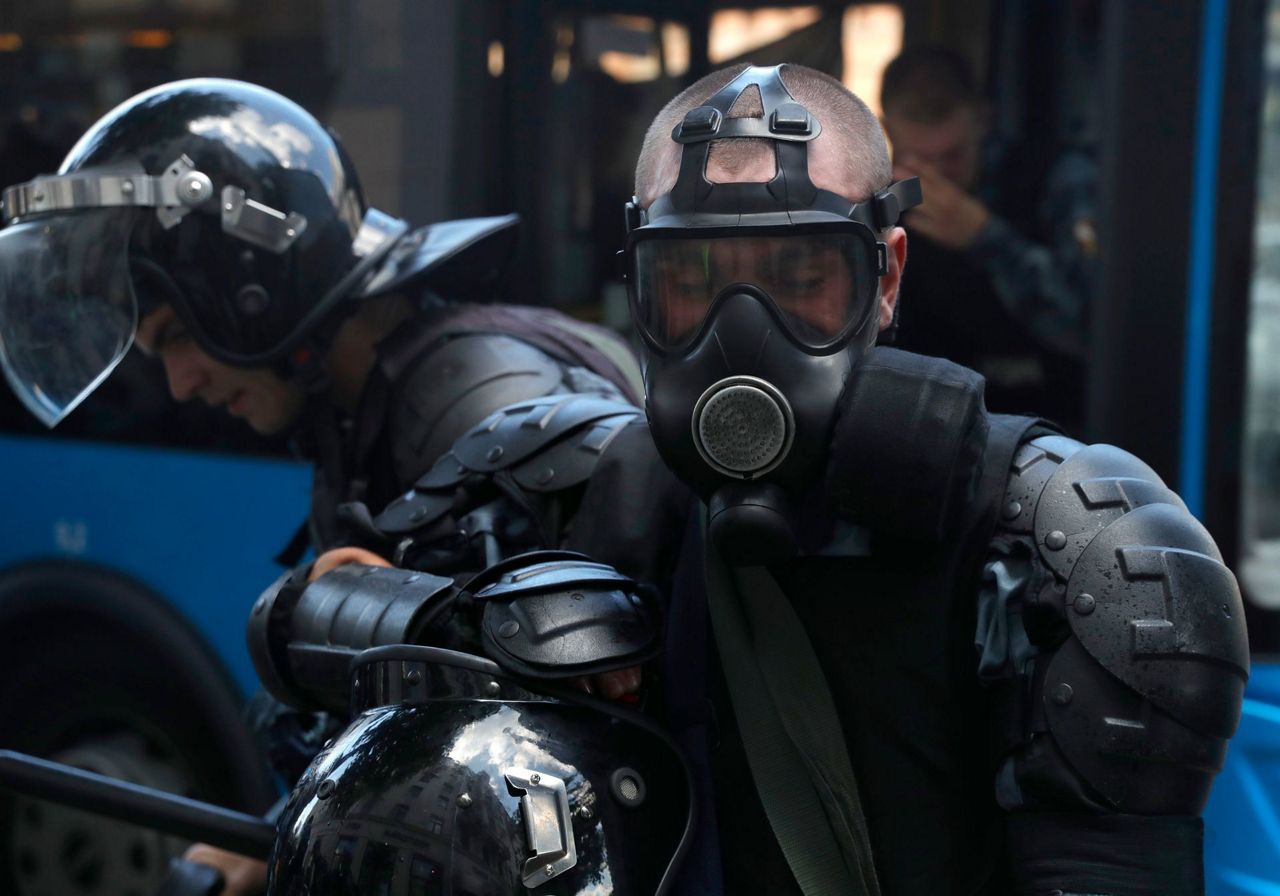 The Latest: Police arrest hundreds at Moscow vote protest