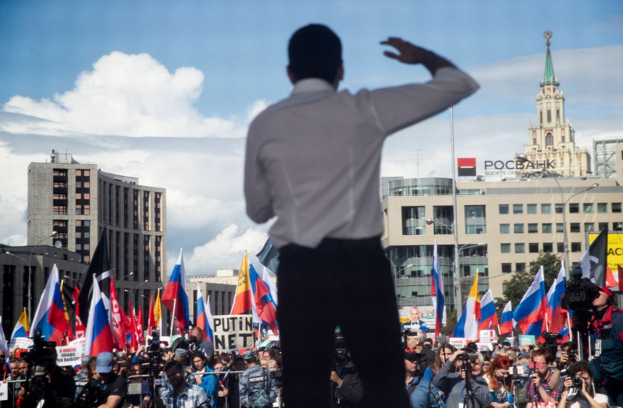 Barring Of Moscow Council Candidates Draws 12 000 To Protest