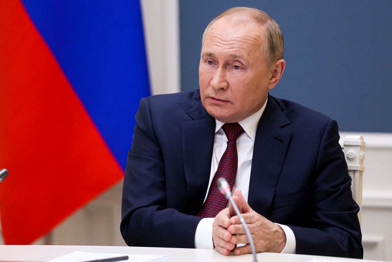 Putin warns West: Moscow has 'red line' about Ukraine, NATO