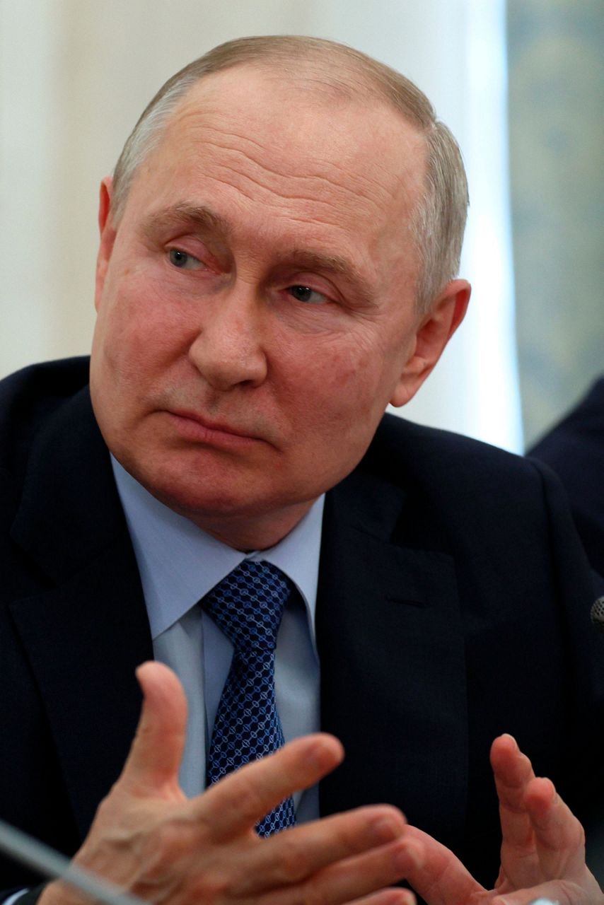 Putin mixes threats of new offensive in Ukraine with offers of peace talks