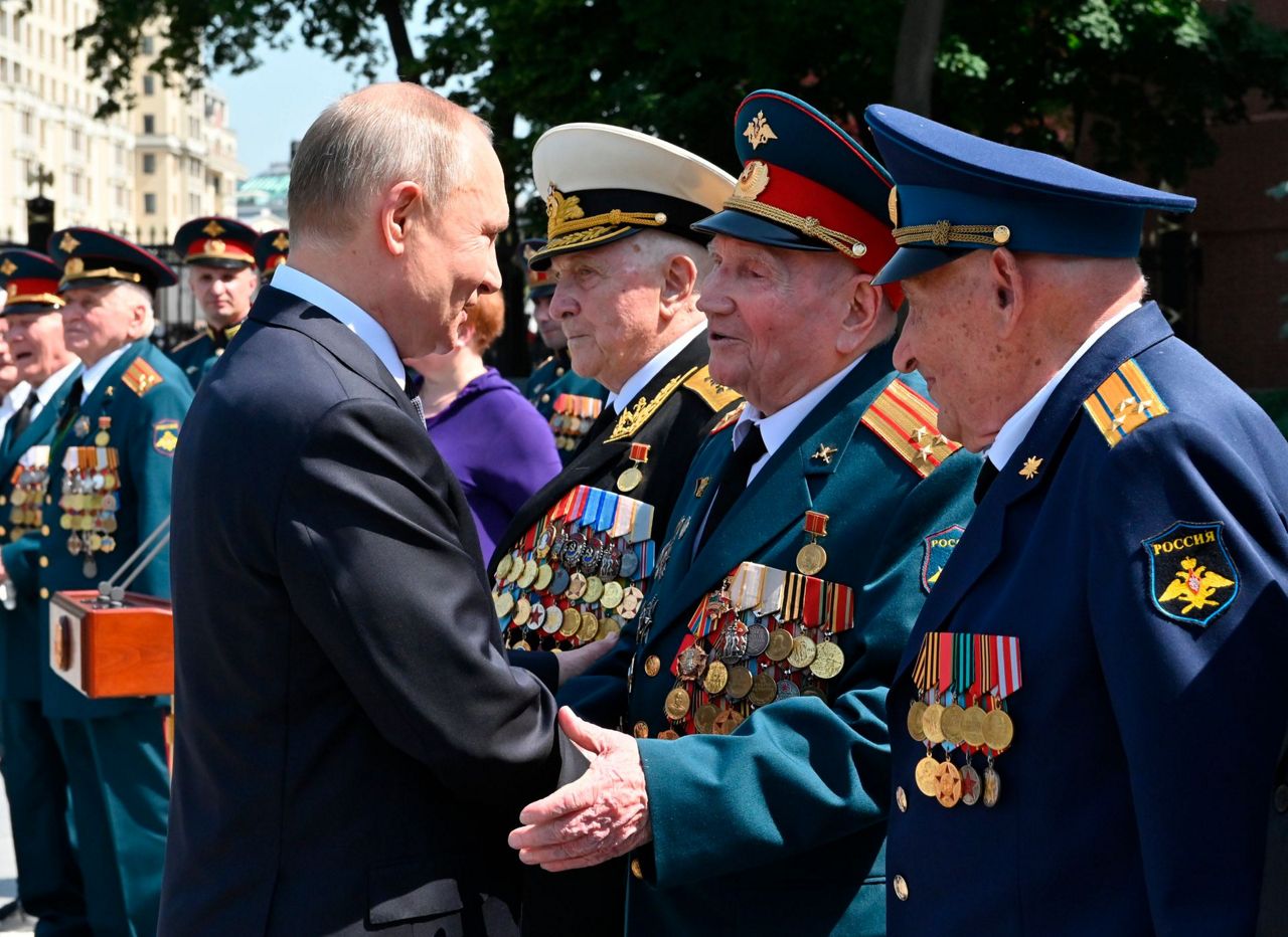 Putin hails WW II heroes, warns of degrading Europe security