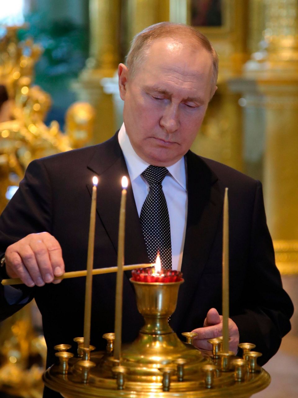 Leader of Belarus gifts Putin a tractor for 70th birthday