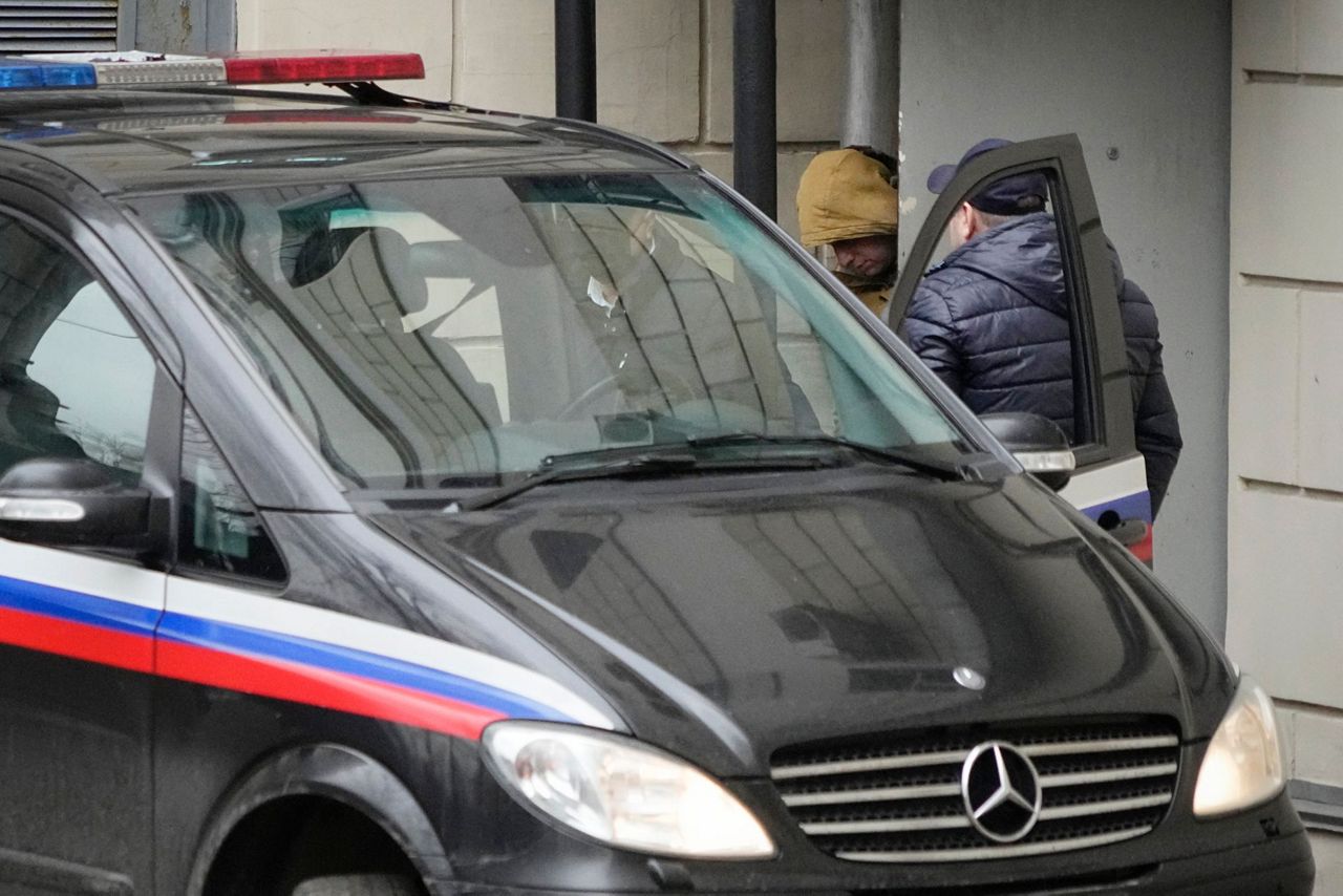 Lawyers meet with jailed American reporter in Moscow prison