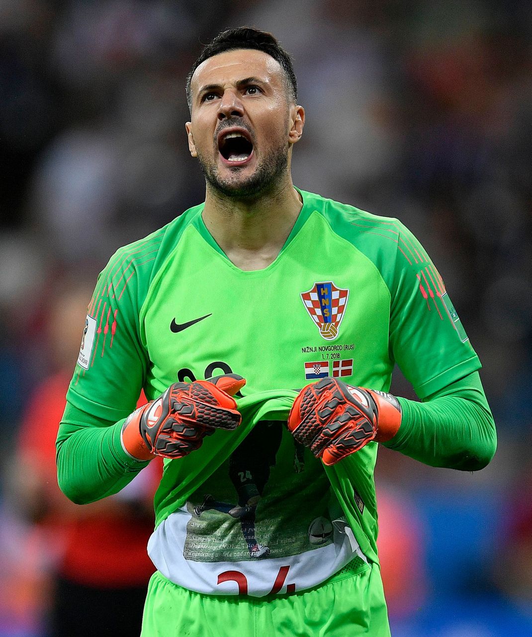 Croatia goalkeeper Subasic honors dead friend at World Cup