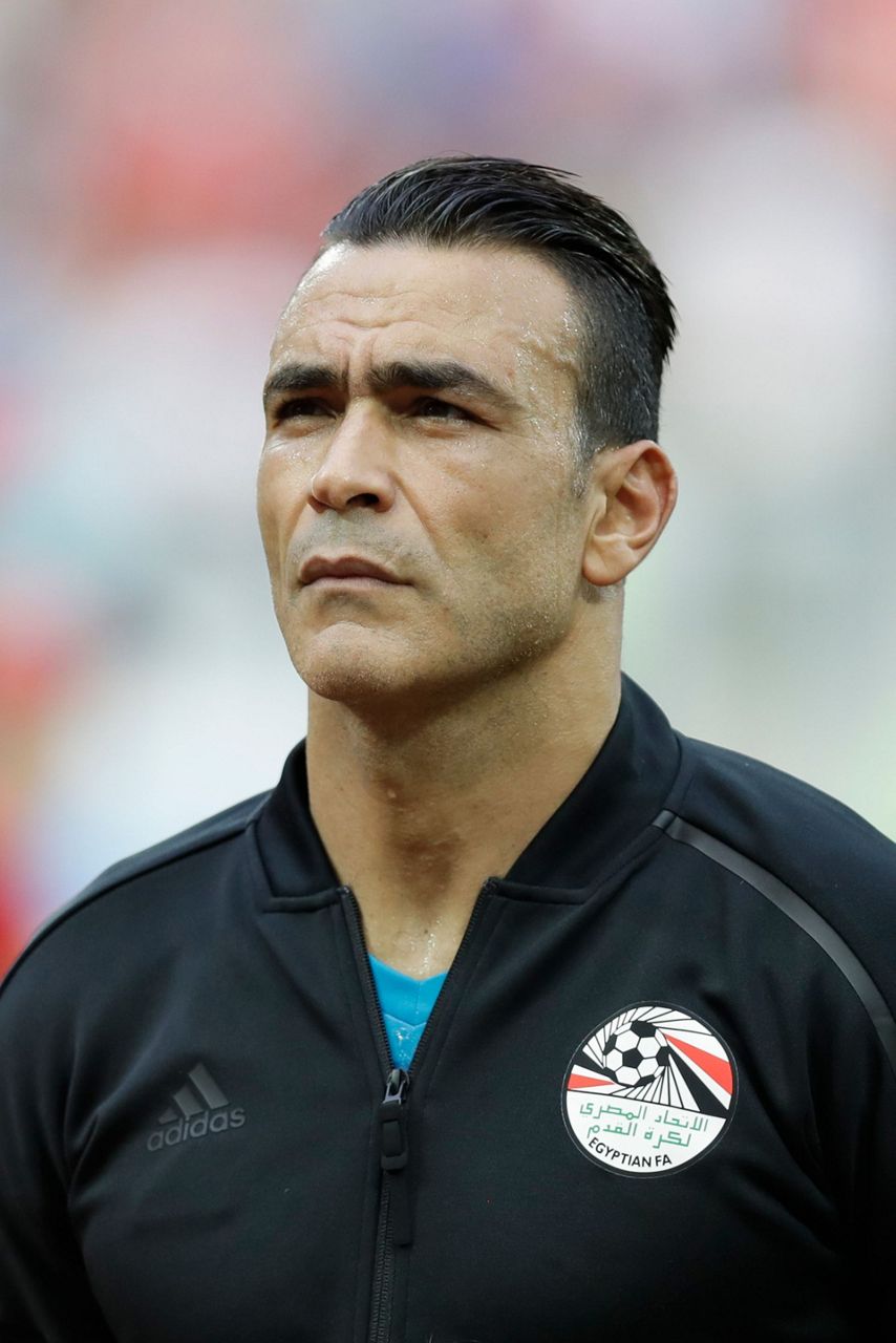 Egypt goalkeeper El Hadary becomes World Cup's oldest player