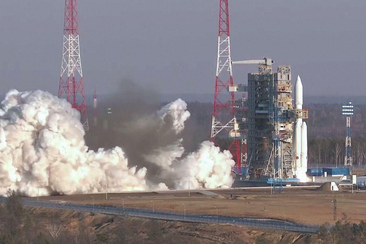 In Russia's Far East, a new heavy-lift rocket blasts off into space ...