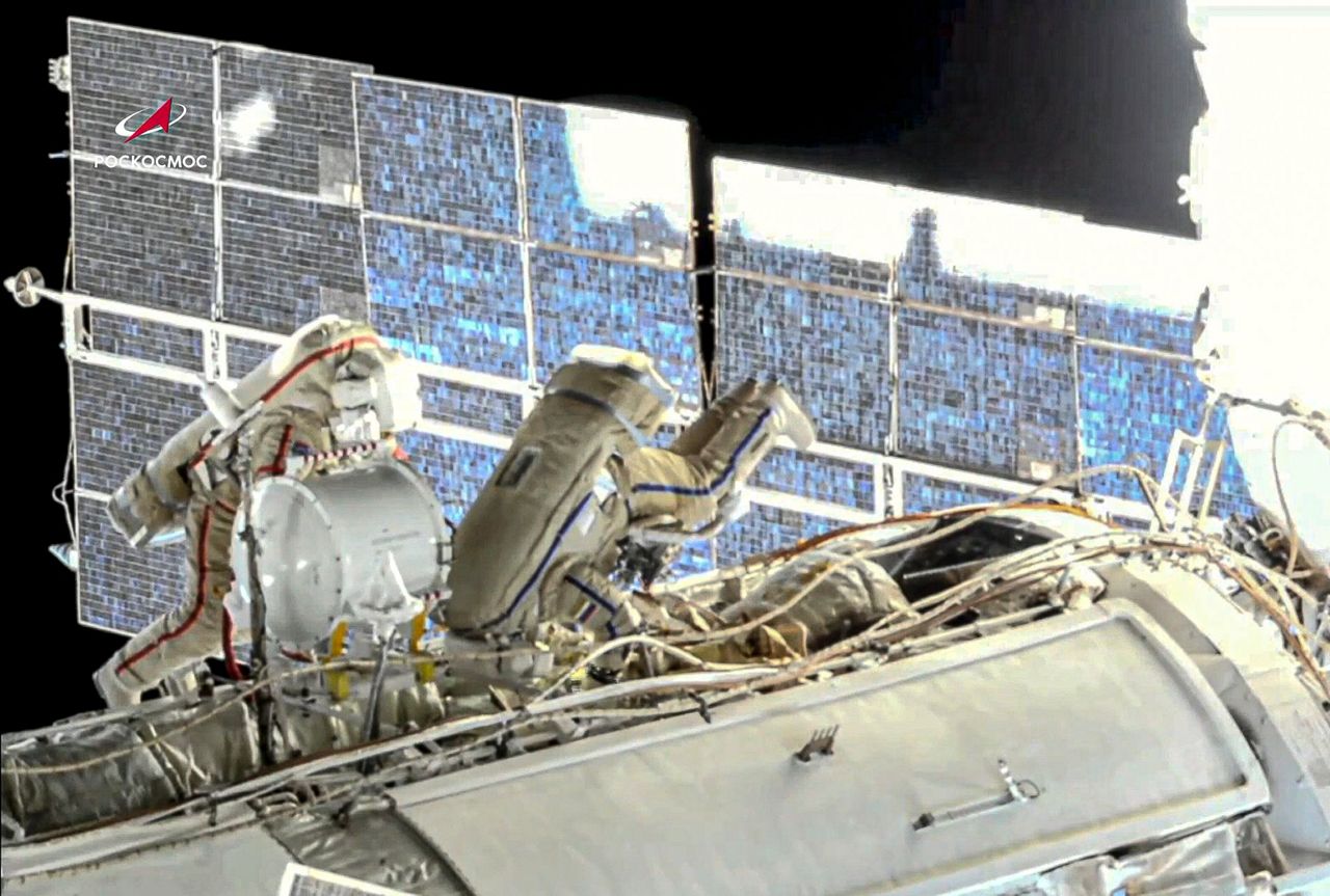2 Russian crew do spacewalk at International Space Station