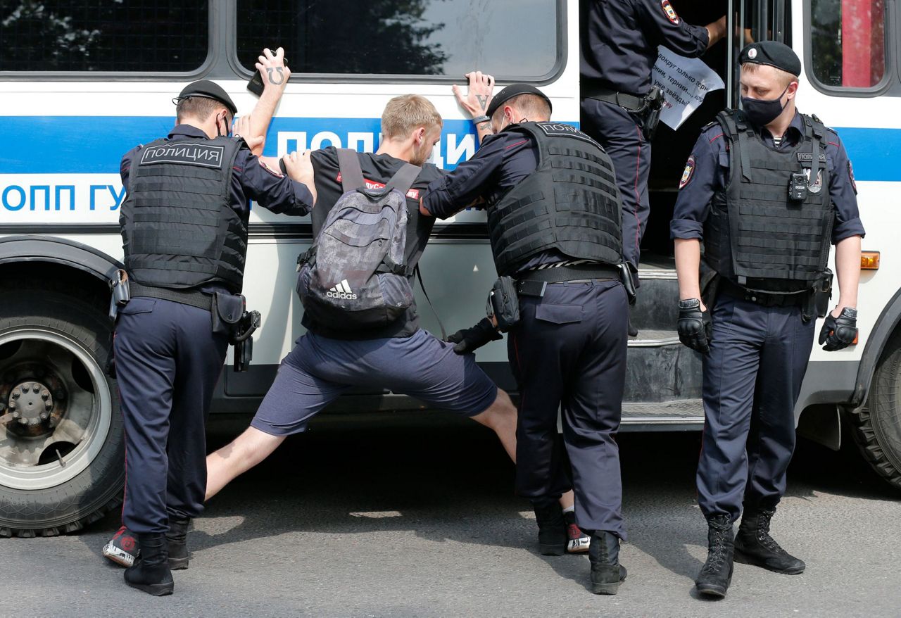Moscow police detain people protesting ex-reporter's jailing