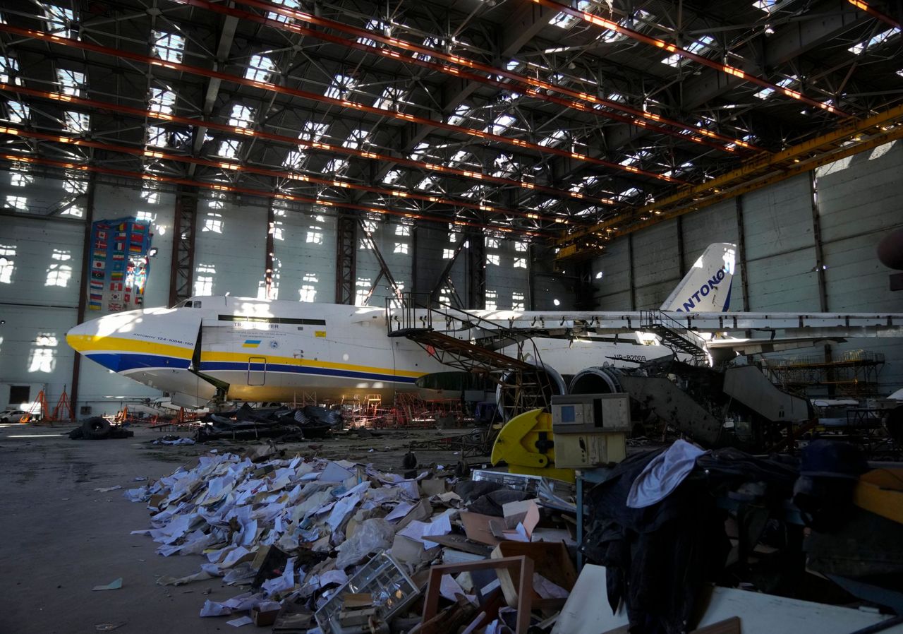 Defenders inside Ukrainian steel mill refuse to surrender