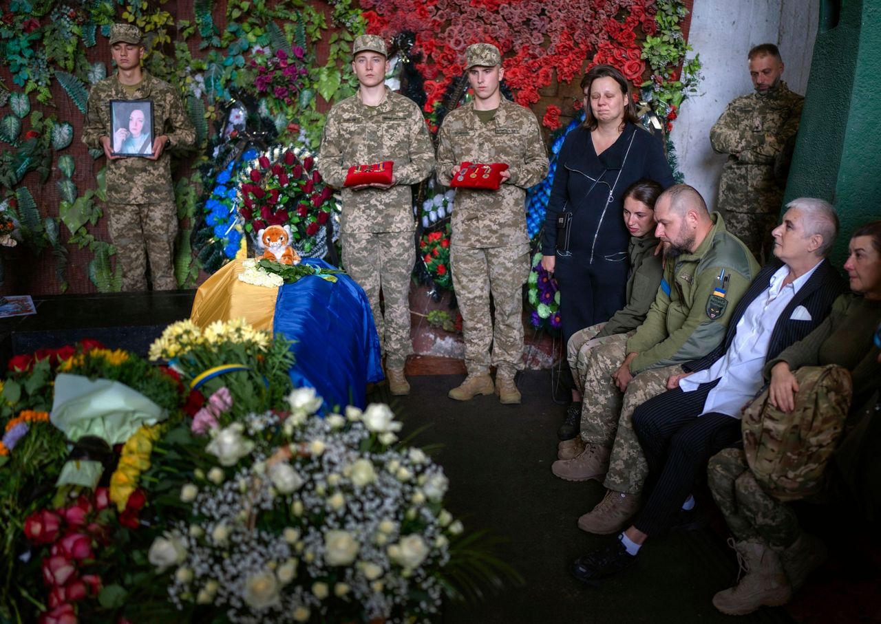Ukraine pays tribute to Russian woman who fought on its side