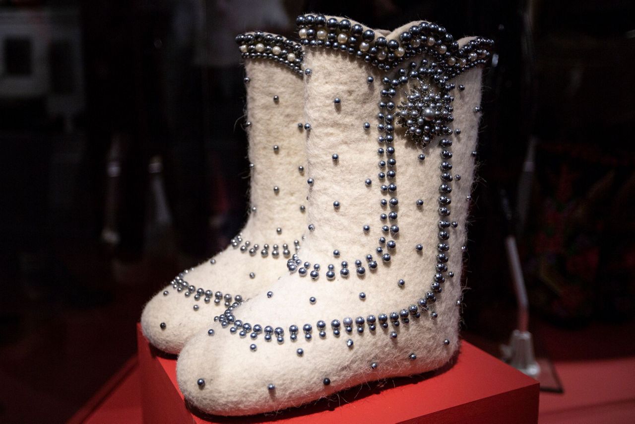 AP PHOTOS: Russians keep alive winter boots tradition
