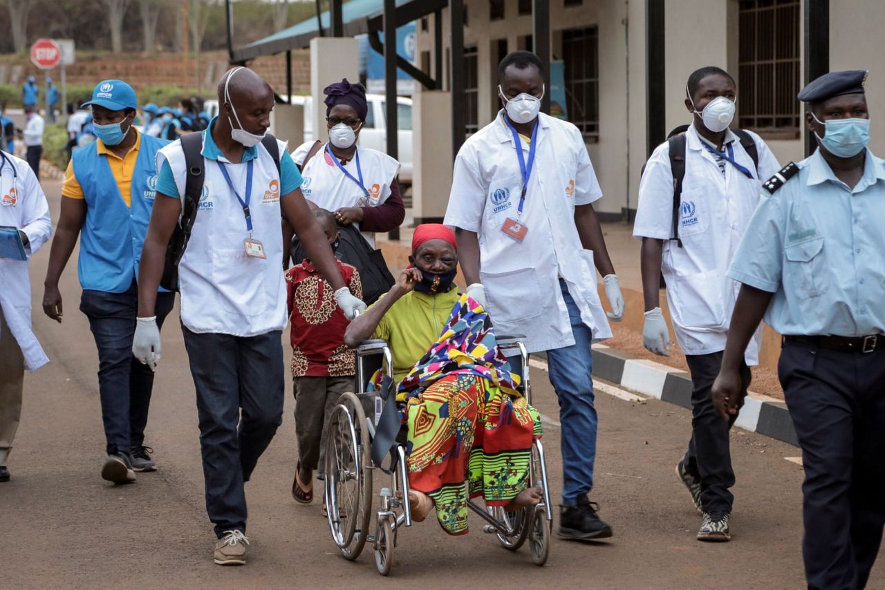 1st group of Burundian refugees returning home from Rwanda