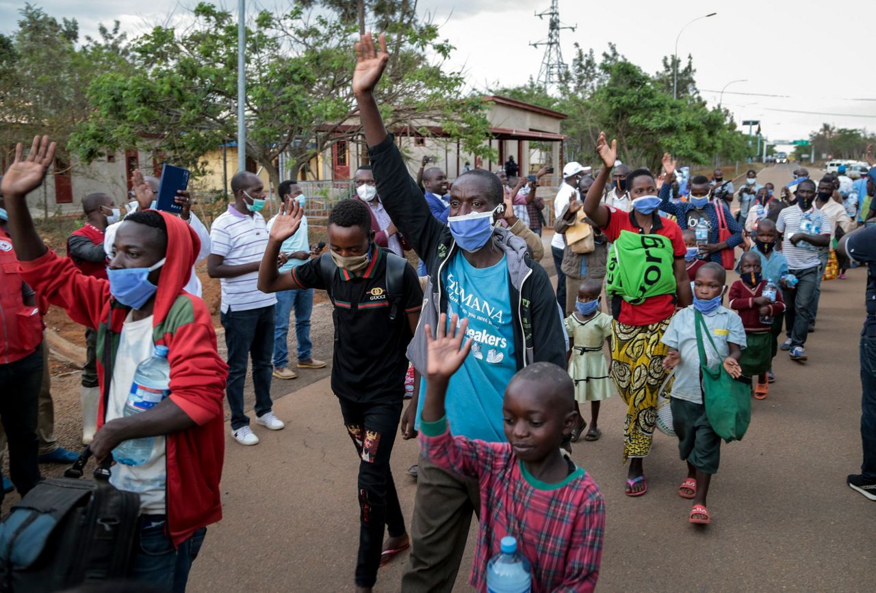 1st group of Burundian refugees returning home from Rwanda