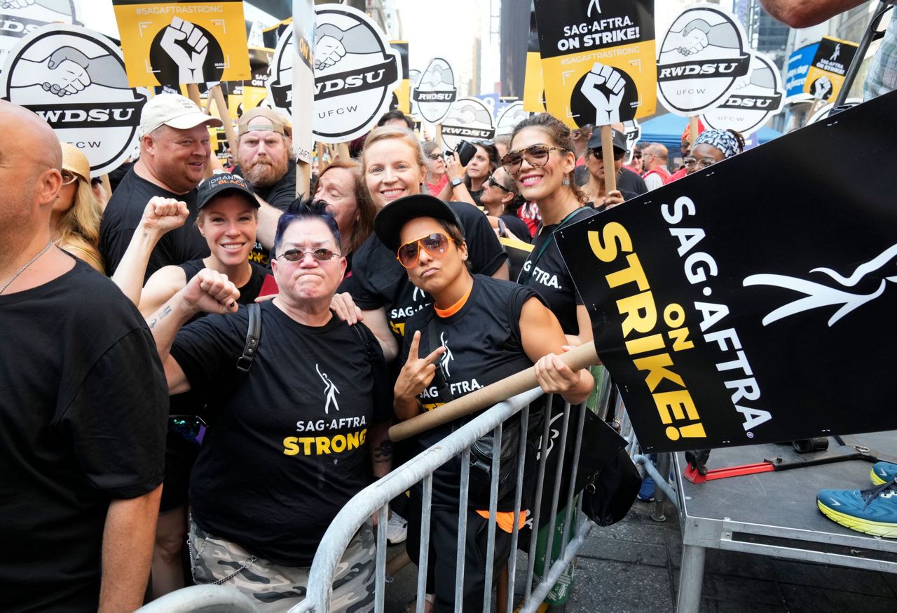 SAG-AFTRA holds star-studded rally in Times Square