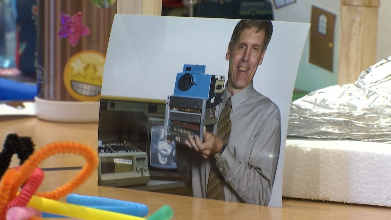 Digital camera inventor inspires summer campers