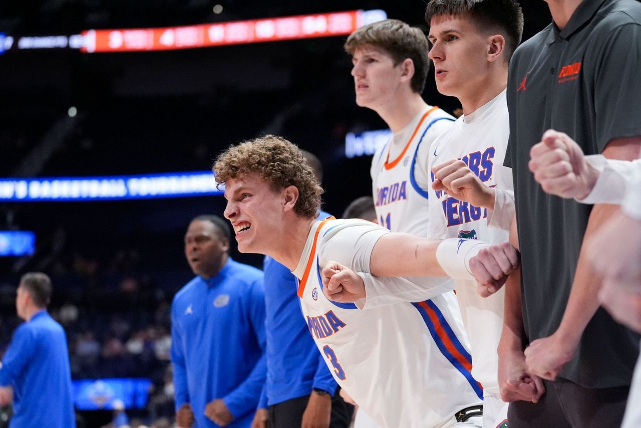 Florida center Micah Handlogten stretchered off court early at the SEC ...