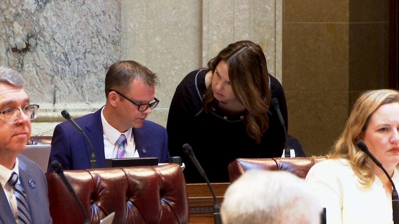 Republicans approve efforts to limit the governor’s power
