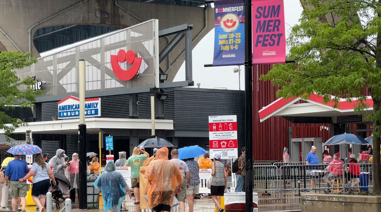 Fans came out in the rain and sunshine fo Summerfest