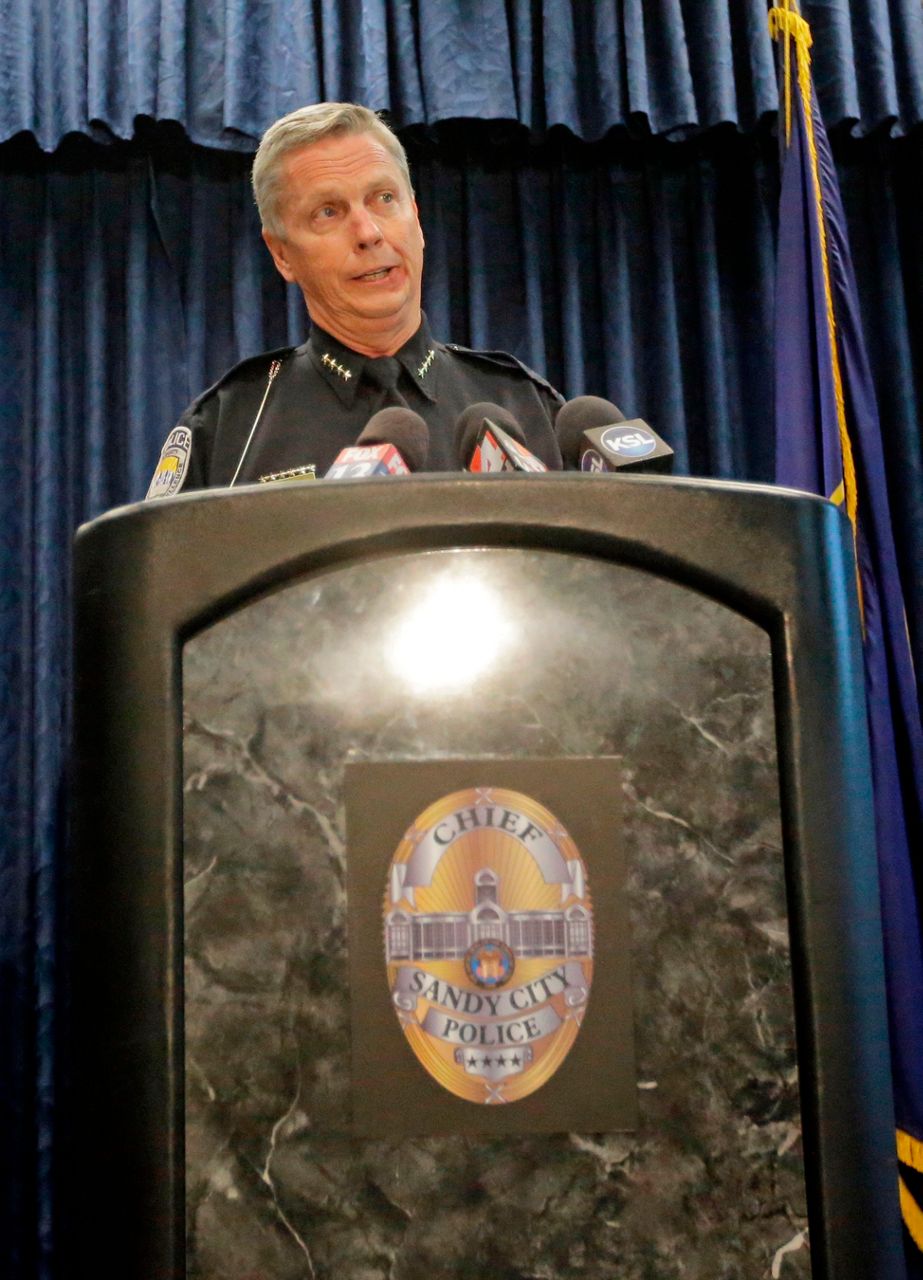 Report: Ex-Utah police chief gave women inappropriate hugs