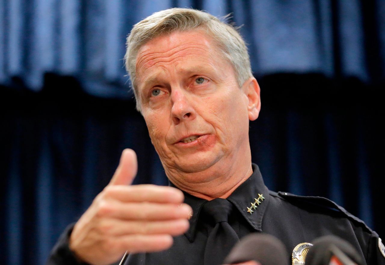 Report: Ex-Utah police chief gave women inappropriate hugs