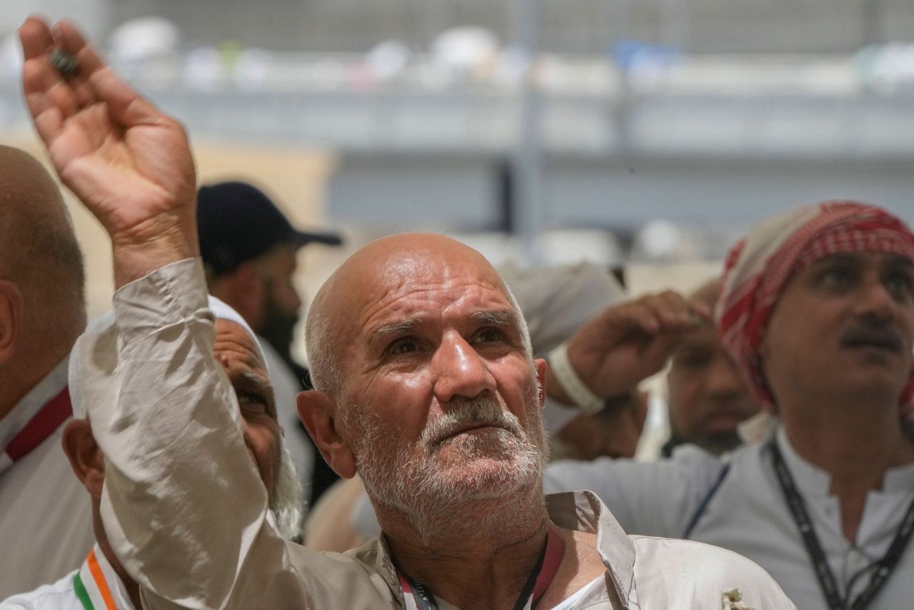 Muslim pilgrims take part in symbolic stoning of the devil as Hajj ...