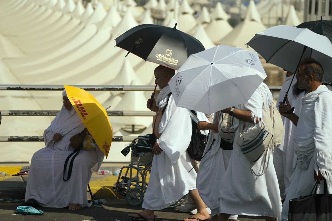 Muslims at Hajj pilgrimage brave intense heat to cast stones at pillars ...