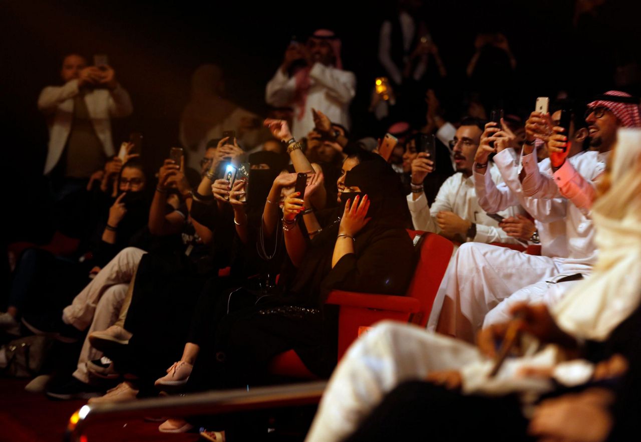 Saudi festival showcases green mountains, flower crowns
