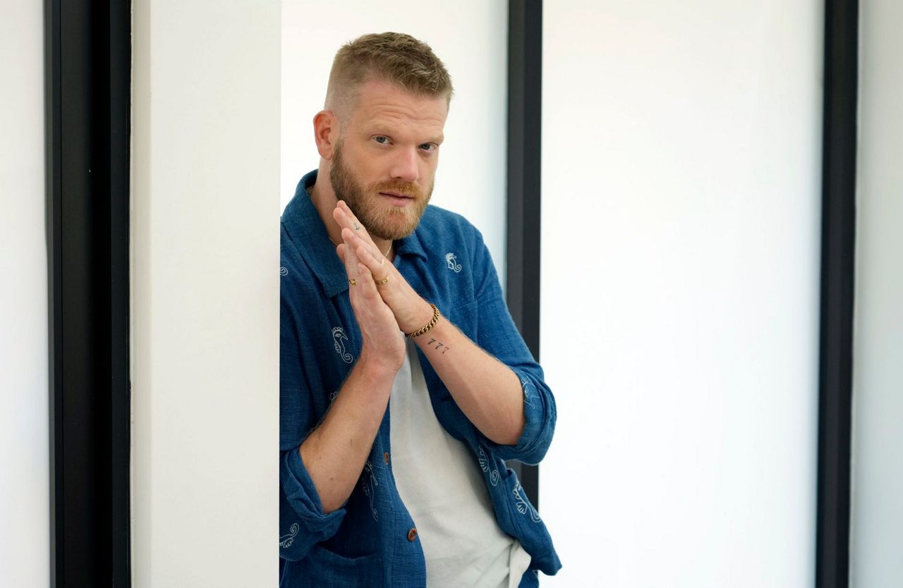 Scott Hoying of Pentatonix celebrates love, goes solo with seven-track ...