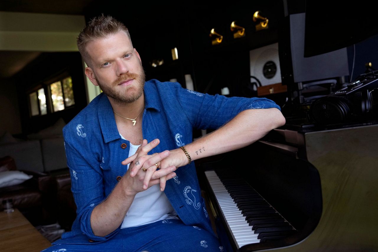 Scott Hoying of Pentatonix celebrates love, goes solo with seven-track ...