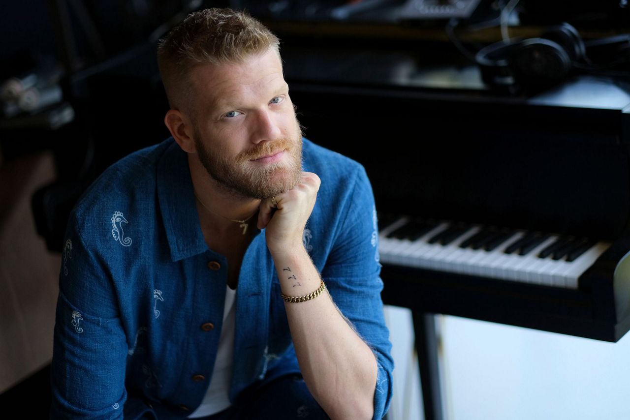 Scott Hoying of Pentatonix celebrates love, goes solo with seven-track ...
