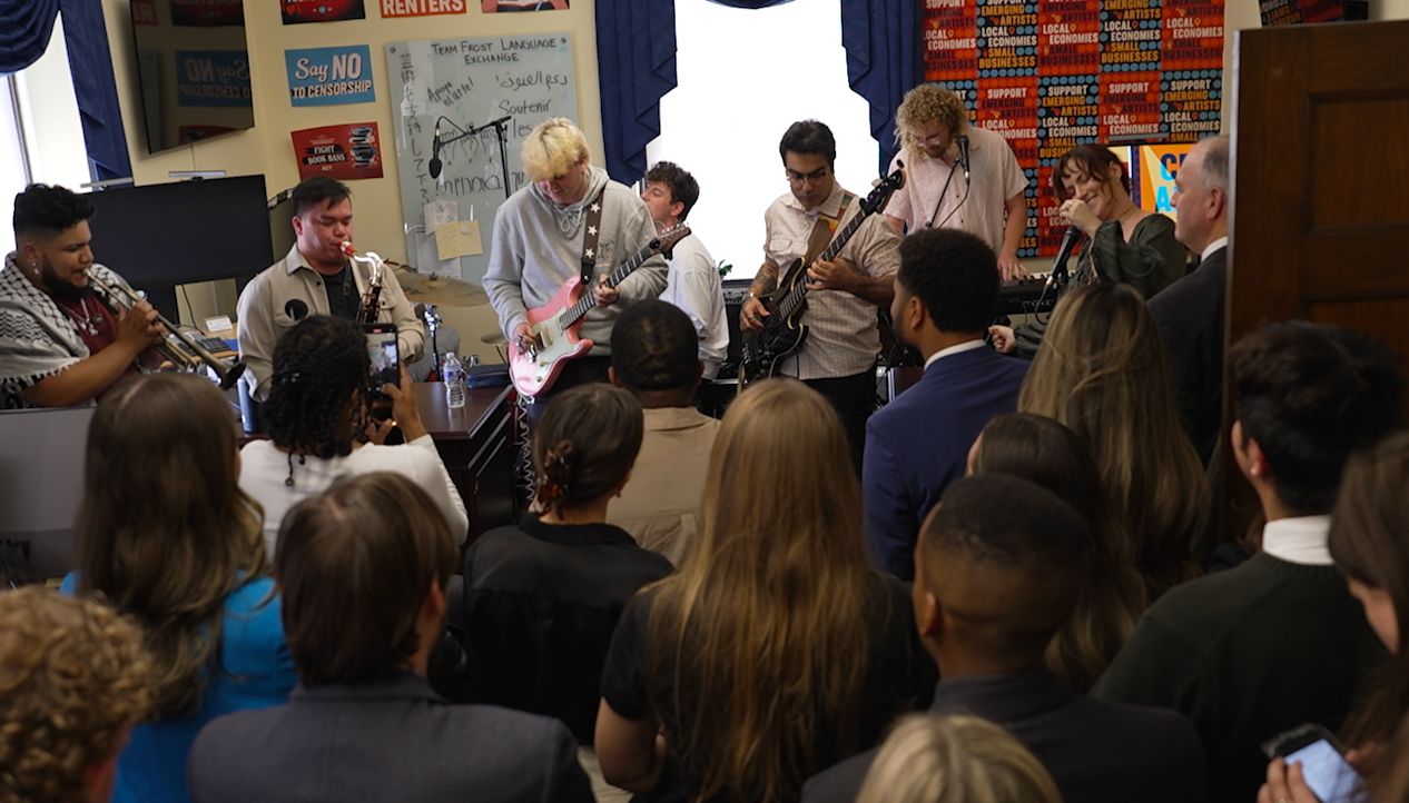 Rep. Frost holds mini concert for CREATE Art Act