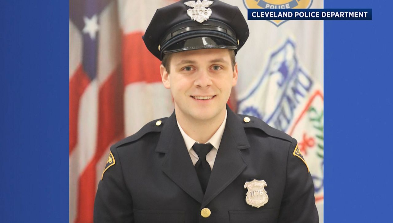 Cleveland police officer killed while responding to warrant