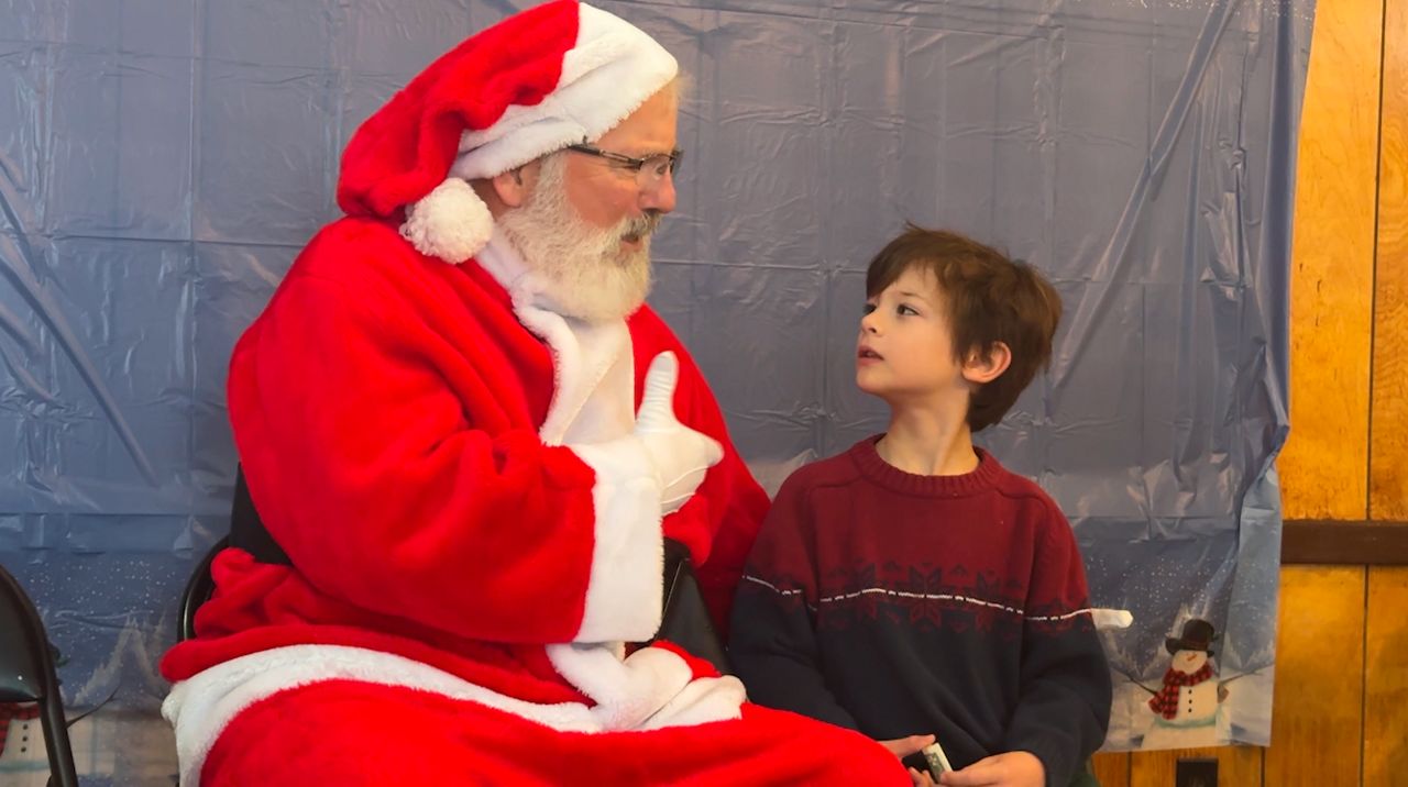 It’s the signs of the season: Deaf Santa Claus comes to town